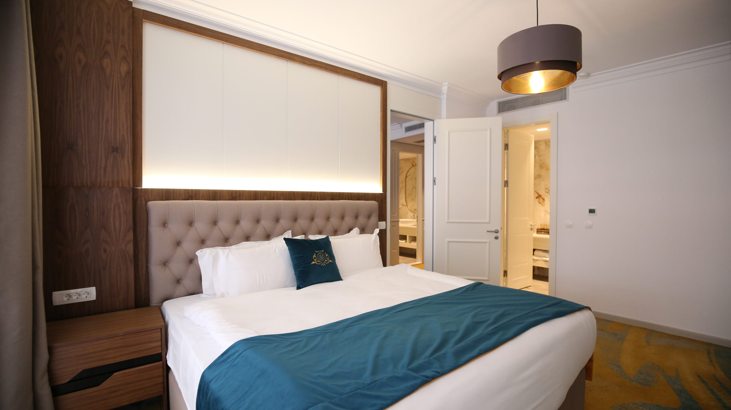 Triple Room – Back View – Grand Hotel Belushi