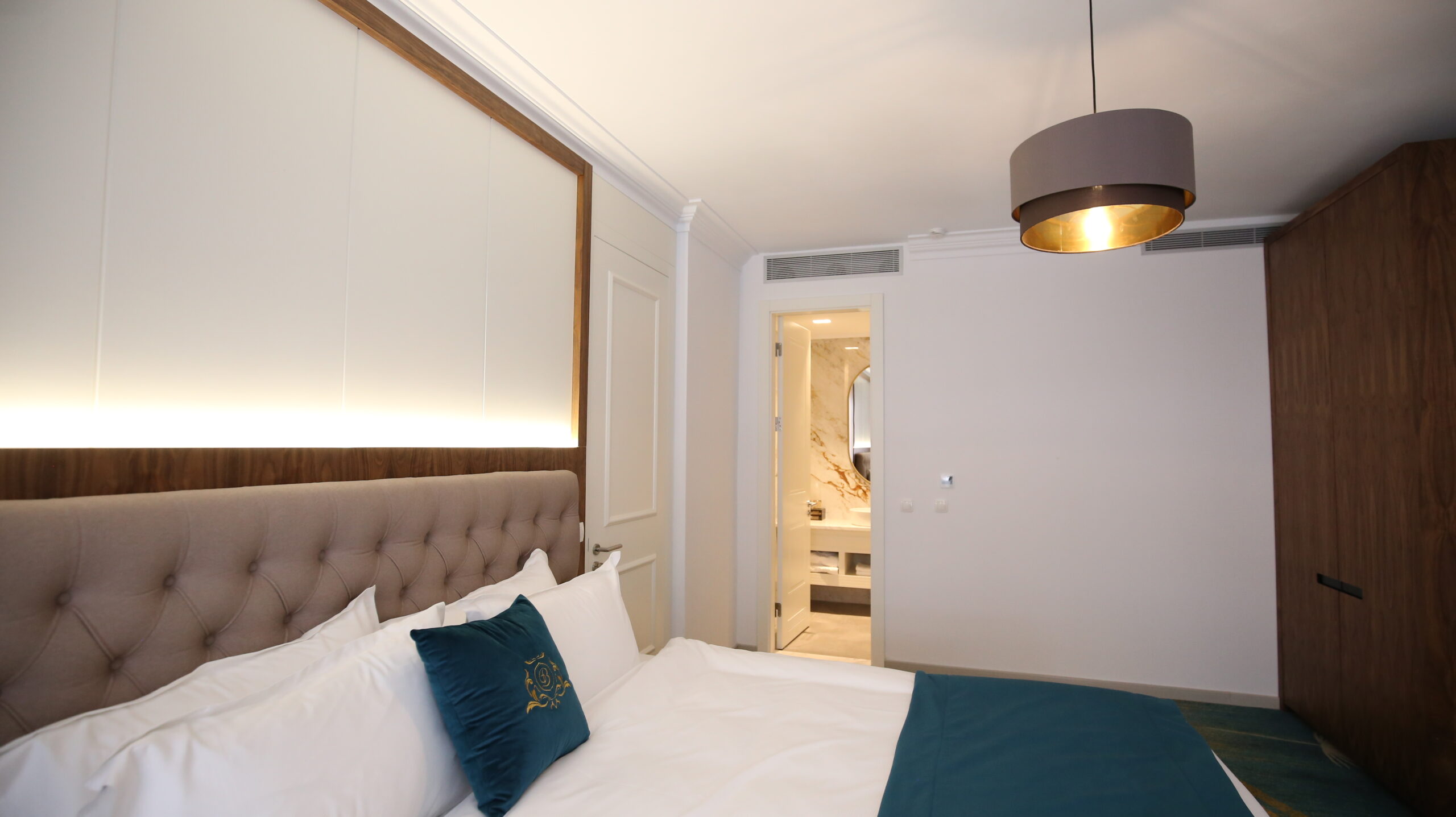 Triple Room – Back View – Grand Hotel Belushi