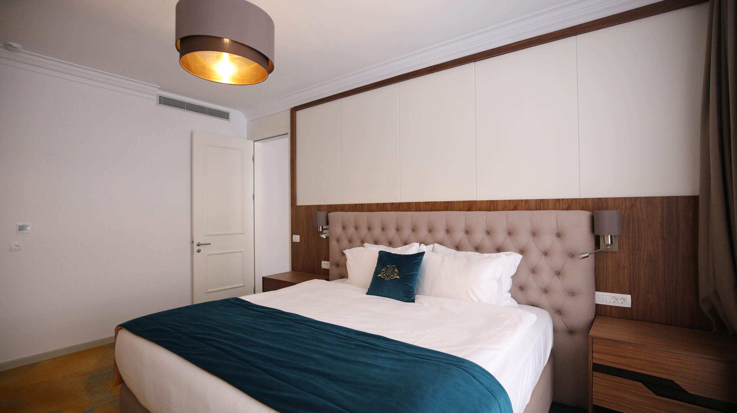 Triple Room – Back View – Grand Hotel Belushi